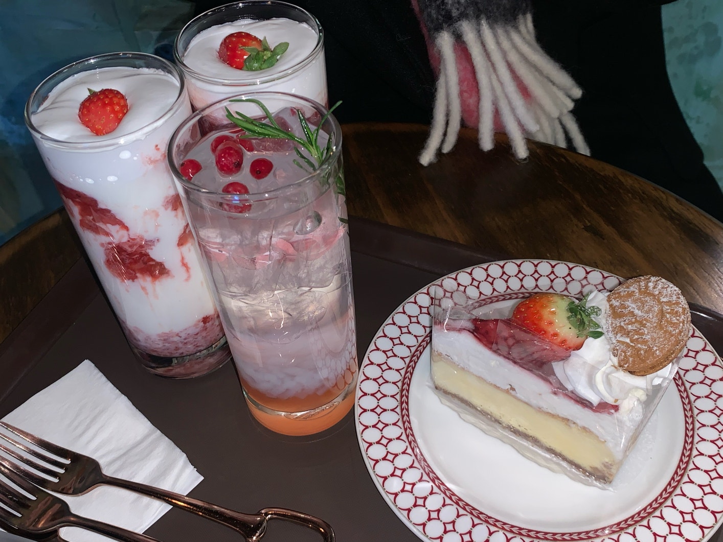 Weeeklyコミュニティ投稿 오운완 하고 먹는 딸기 디저트🍓🍰 ️ With 뚜 언니💗 혜워니💗 지한