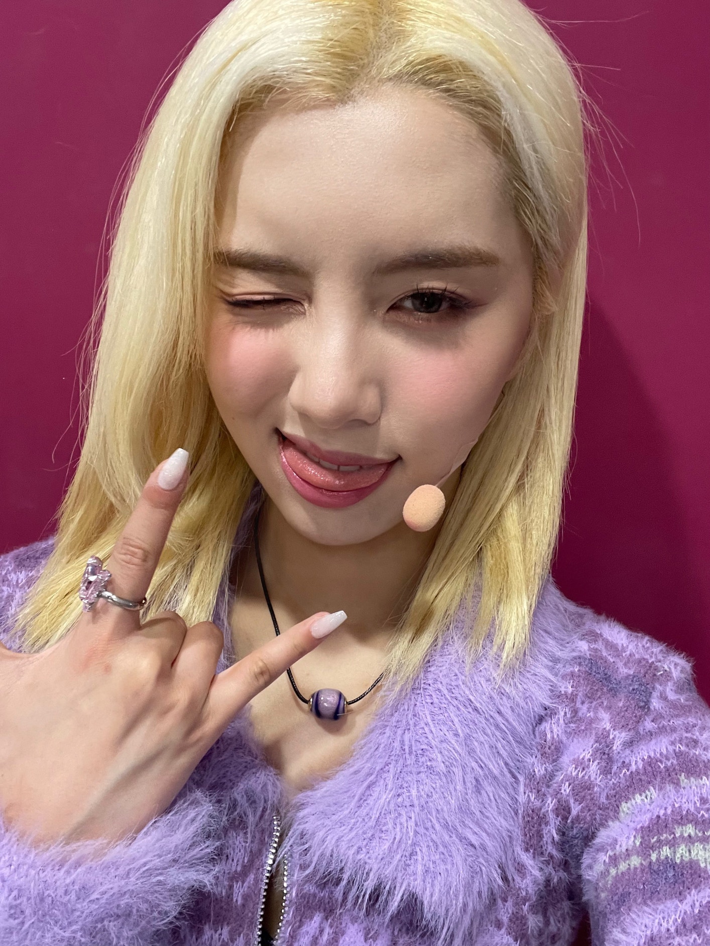 WOOAH Community Posts - good night wow ️ - LUCY