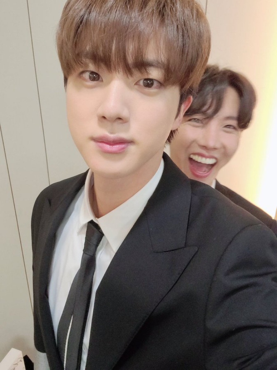 Bts Community Posts Dear Jin From Army ソクジンくん、こんばんは🌙 もう寝たかな？ 今日は珍しく