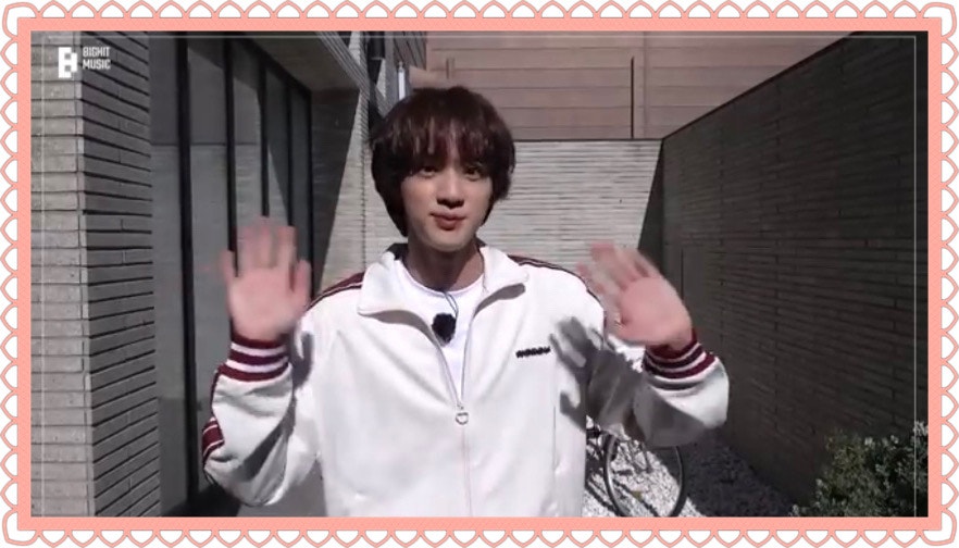 BTS Community Post - JINｸﾝからの愛溢れるMessage💌 今日もJIN Timeに🎁 ARMYが寂しくないように たくさん準備してくれてたんだね そんな優しい貴方が ...