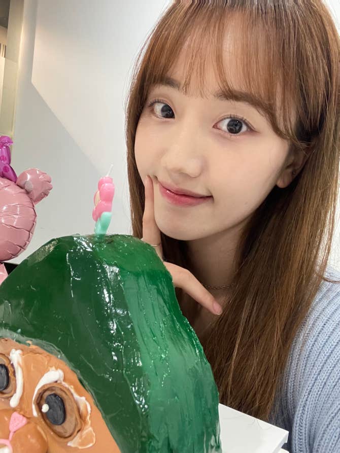 Cherry Bullet Community Posts 행복한 하루 만들어줘서 너무 고마워 룰렛 ️ 매년 함께 하자🌻