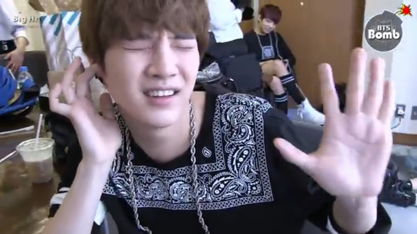 BTS Community Post - TAEYANG 先輩- EYES, NOSE,LIPS https://youtu.be/J8uOSITy1t0 憧れのTAEYANG先輩の歌🎵 ...