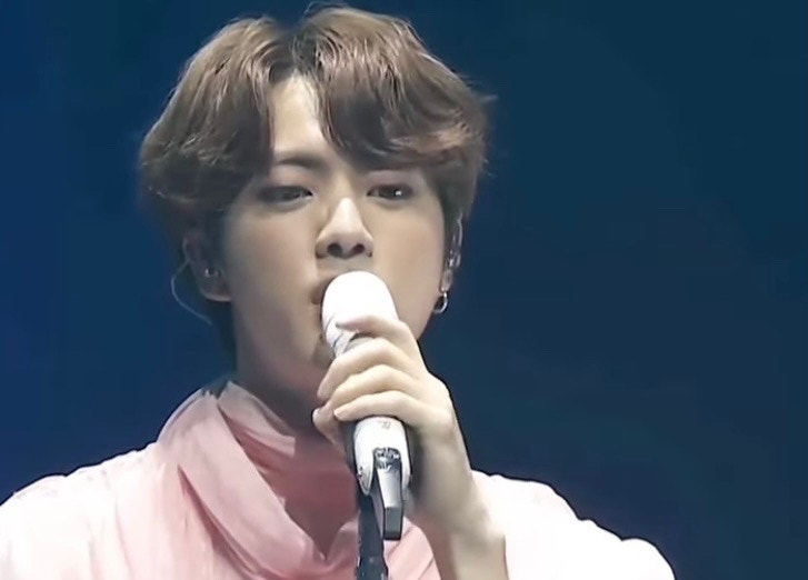 Bts Community Post Dear Jin From Army 今日はジンくんの「moon」を聴いてます。 歌詞もメロディー