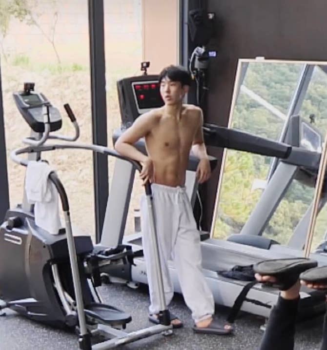 SEVENTEEN Community Post - 喜欢你们这种没有边界感的男菩萨🥹🥹🥹🥵🥵🥵