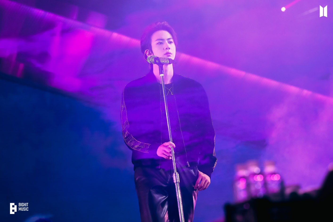 BTS Community Post - 🌙久しぶりのジンくんTIME リアタイで釜山コン見た時も 思ったけど、 映画で観て、また確信…。 ジンくん、 どんどん歌が上手くなってる。 あんなに喉 ...