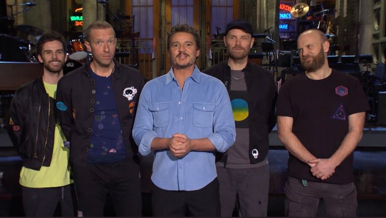 BTS Community Post - COLDPLAY IS WEARING WOOTTEO BADGE ON SATURDAY ...