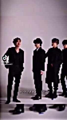 BTS 커뮤니티 포스트 - two cities in one frame😙💜💜