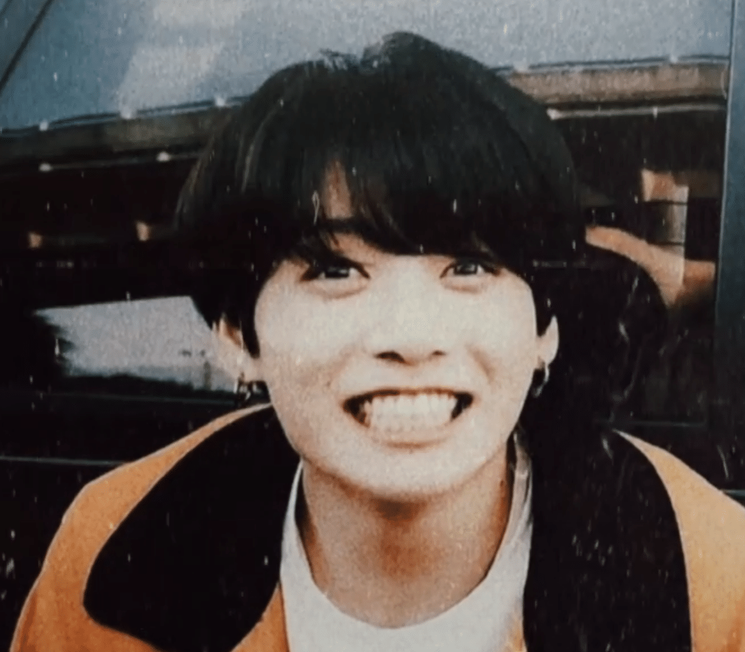 Bts Community Posts グク🐰 まだ起きてる？ あの日、幸せな時間をたくさんもらったのに また会いたくて仕方ないよ🥺 また