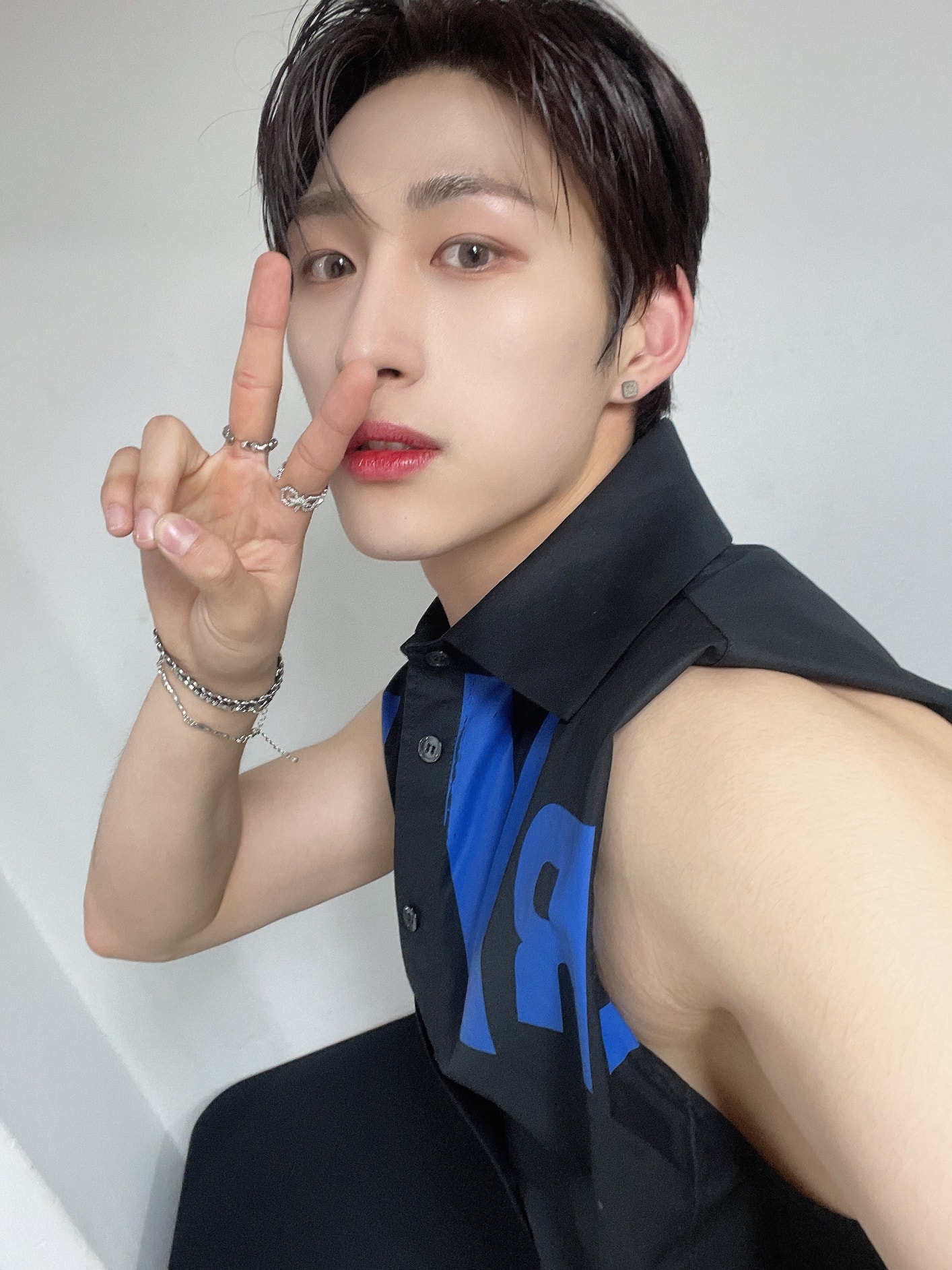 JUST B Community Post - 온리비 덕분에 너무 좋은 무대와 상 받을 수 있었어요 항상 고맙고 올 해도 잘 부탁해 ...