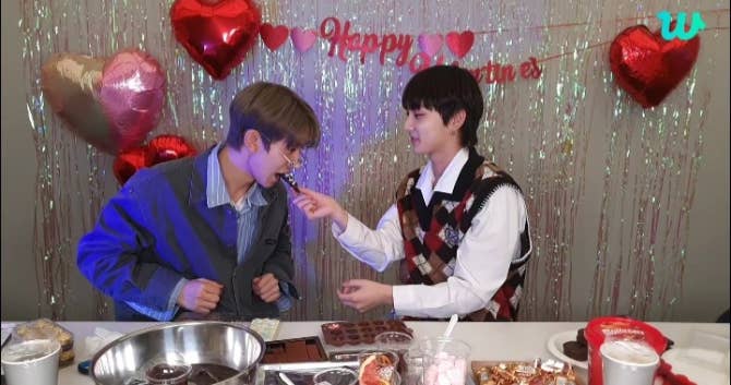 ENHYPEN Community Posts - those smile makes my heart race heewon, those ...