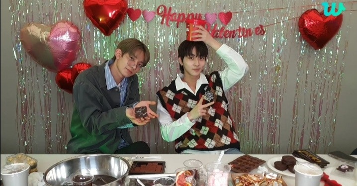 ENHYPEN Community Posts - those smile makes my heart race heewon, those ...