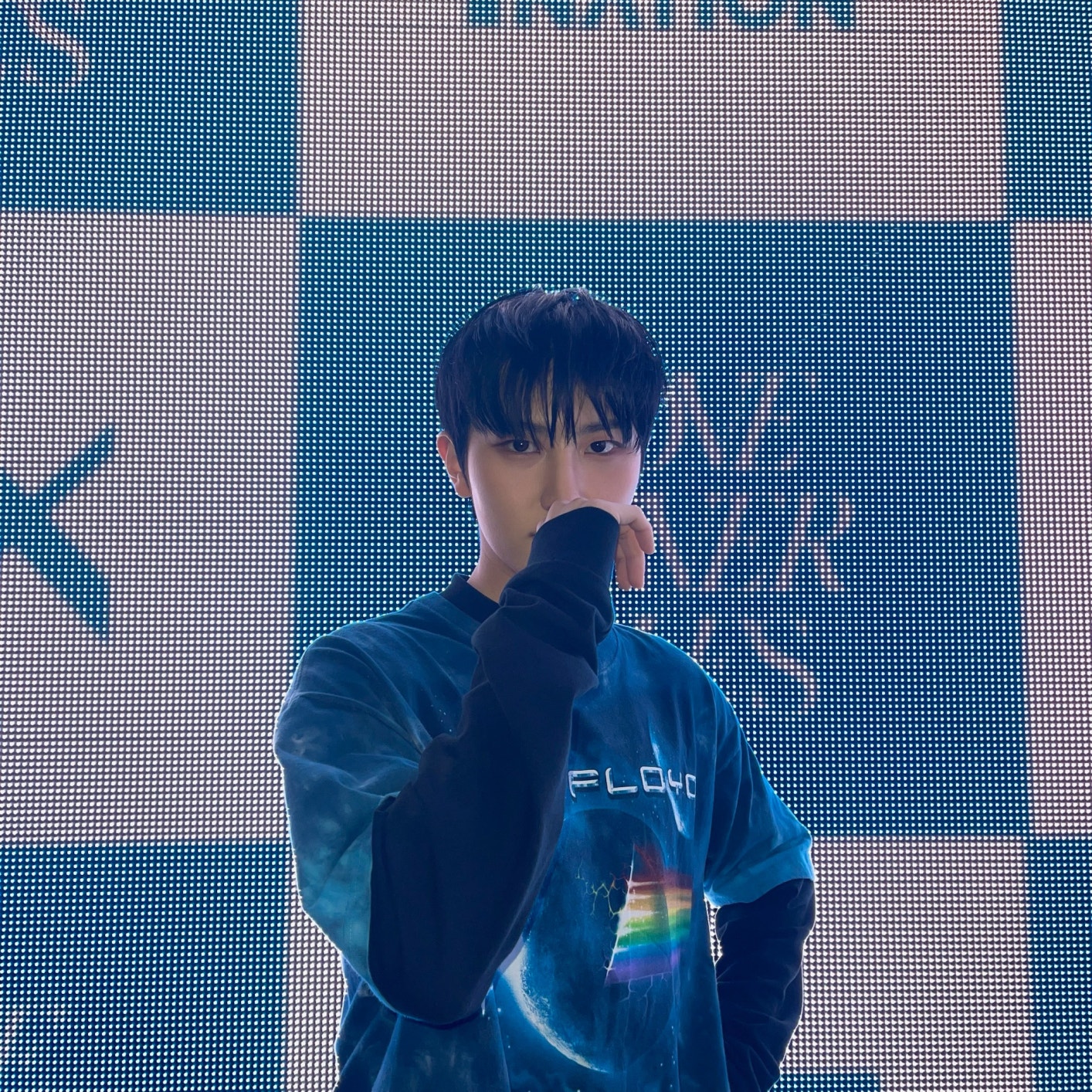 TNX Community Post - 쇼케 비하인드 컷 ..💙 - Tae Hun