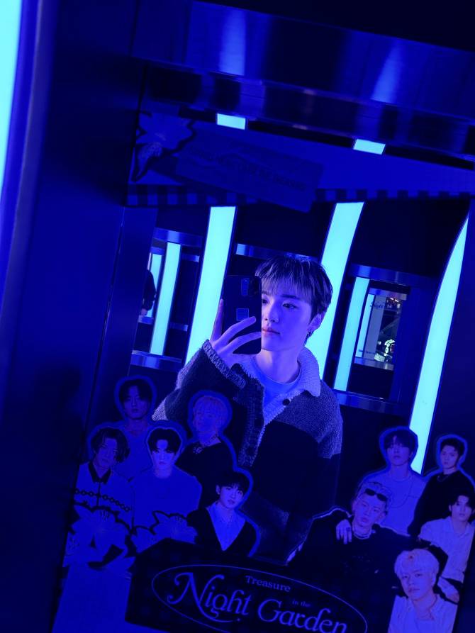 Treasure Community Posts 나이트 가든 팝업 스토어 Doyoung