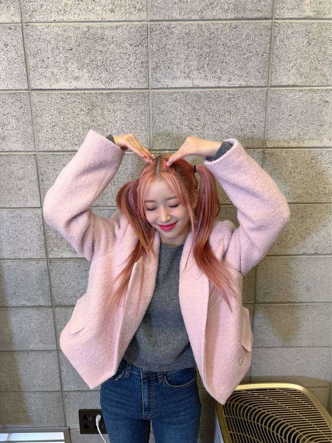 Stayc Community Posts 우리 스윗 오늘도 곰팅하자고~🐻💕 Sumin