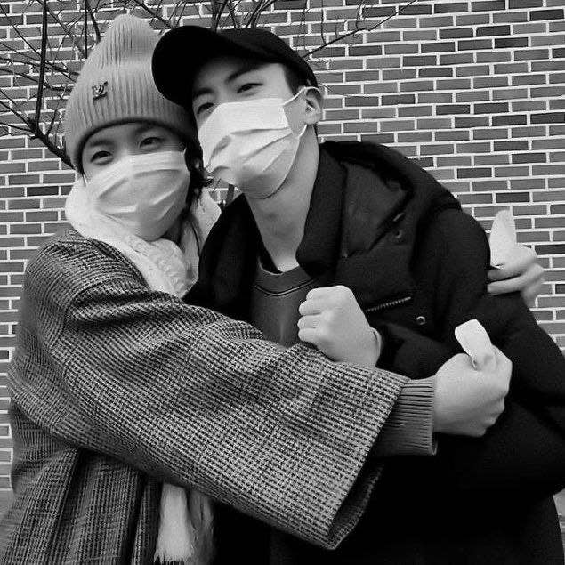 BTS Community Posts - ☆Hobi Oppa came Live☆ Thanks for coming Live Hobi ...