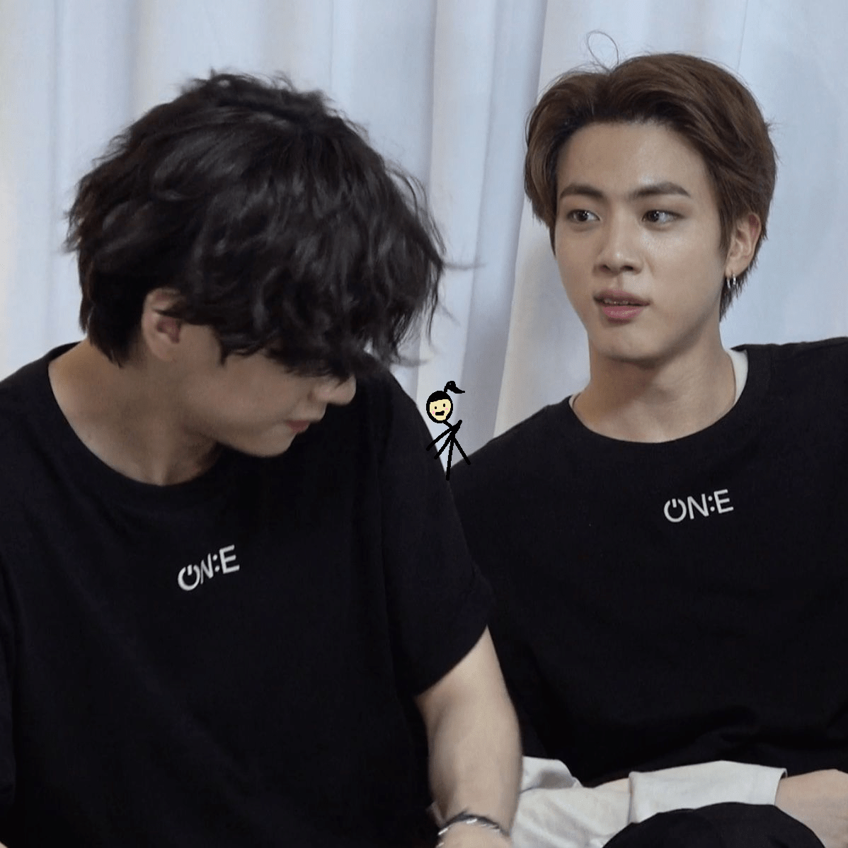 BTS Community Posts - 월 초에 많은 일이 일어나고 있다는 것을 깨닫는 것만으로도 ..... 오늘의 TMI? [ 태형이의 어깨에 메워진 건 나야:) ]