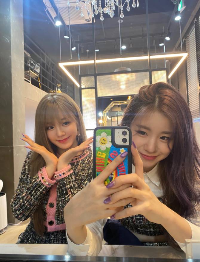 Wooah社群貼文 우사깅 언니 생일축하해💕🐰 이번생일도 함께 축하해줄 수 있어서 아주 기쁘군 ️ 올해도 숨 넘어가도록 많이