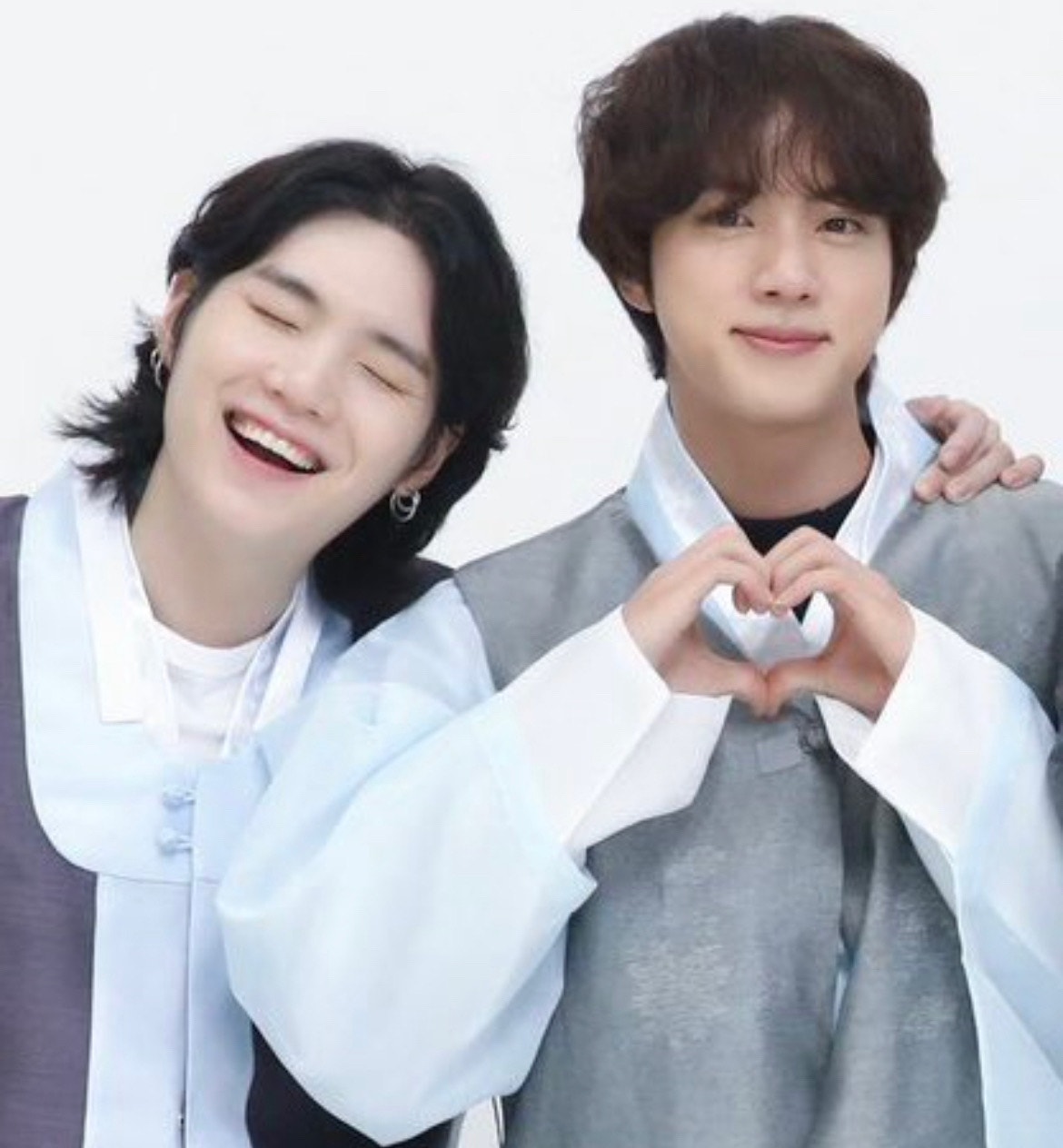 Bts Community Posts ジンくん💜今日はユンギさんのお誕生日だね！ 12月までは同い年だね🐹🐱 ユンギさん、改めてお誕生日