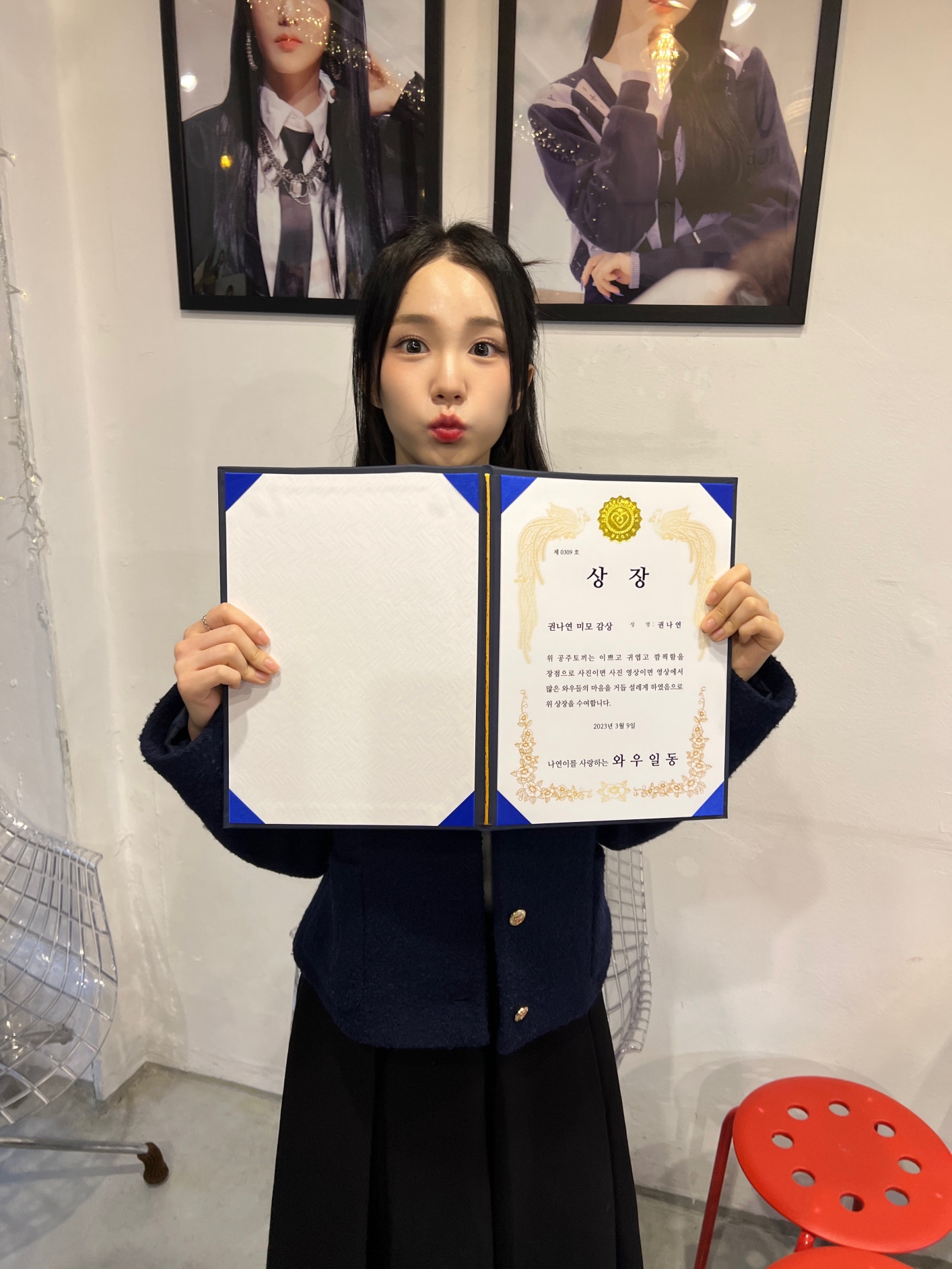 Wooah Community Posts 와우랑 함께 찍은 사진은 혹시 부끄러워할까봐 안 올려요🖤 보여줄 사진 너무 많은데