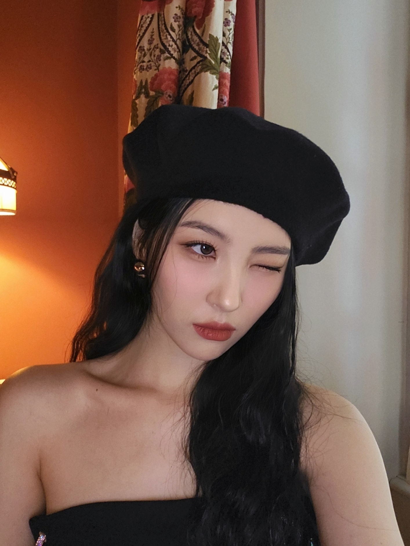 SUNMI Community Post - 베레모미 b컷☺️🖤🤟 #Miyane - 선미