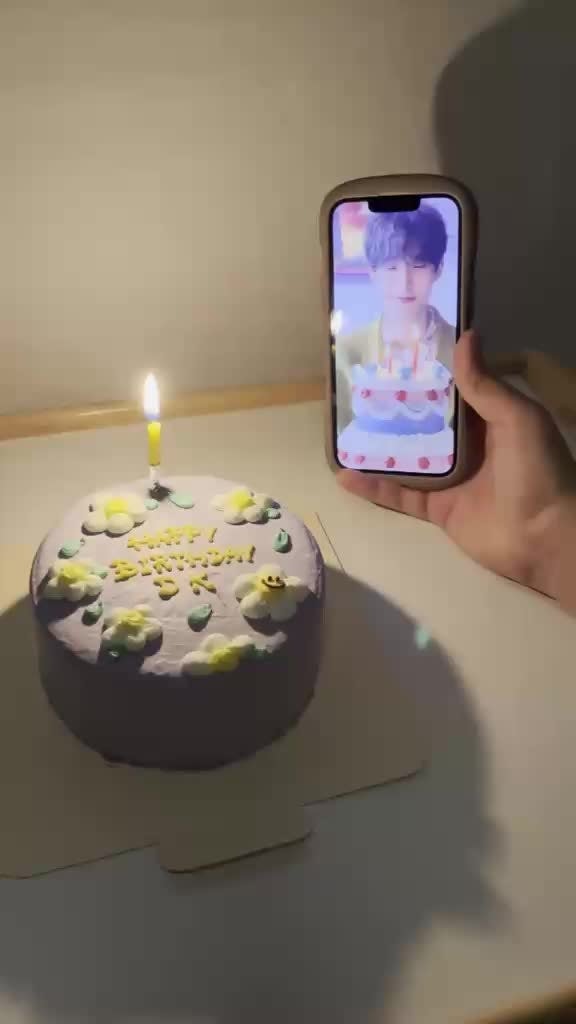 Seventeen Community Posts 친구와 도겸의 생일 축하했어 한 달 늦었지만 축하해 ️