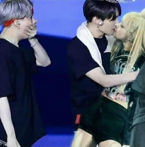 BTS Community Posts - I can't believe that Jungkook is obsessed with Lisa? https://youtu.be ...