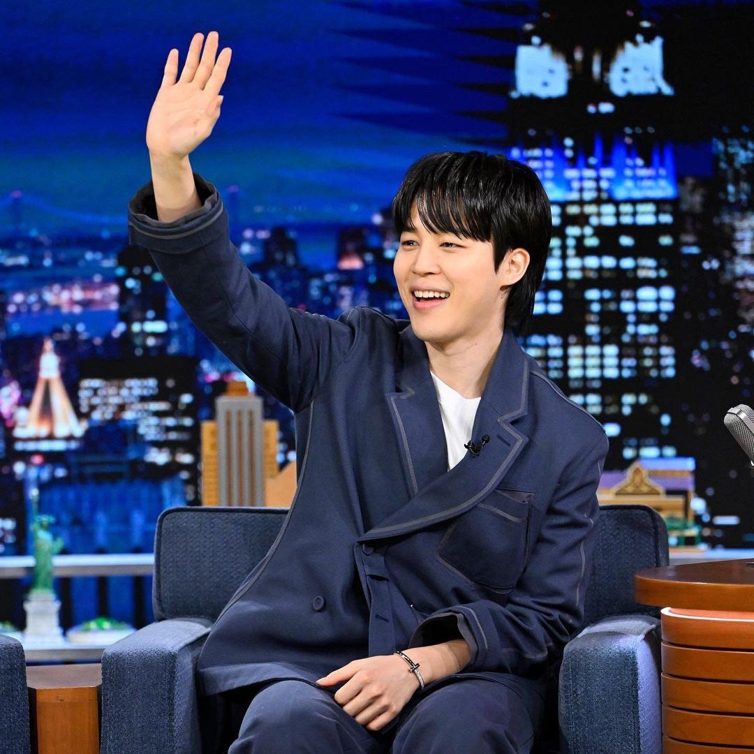 BTS Community Posts - I'm Back..😁 (⁠ ⁠•⁠ᴗ⁠•⁠ ⁠)⁠ When your desires are ...