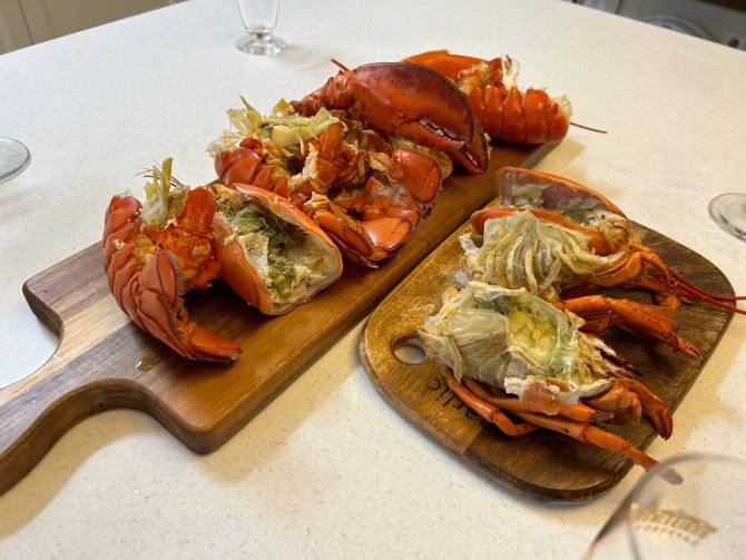 Atbo Community Post 보트~ 굿 런치🩵 추석 때 먹은 음식 자랑하기 하러 왔어요😁🦞 Kimyeonkyu
