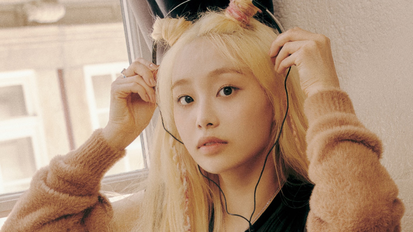 Weverse CHUU Image - CHUU 1ST MINI ALBUM [Howl] | PHOTO 2