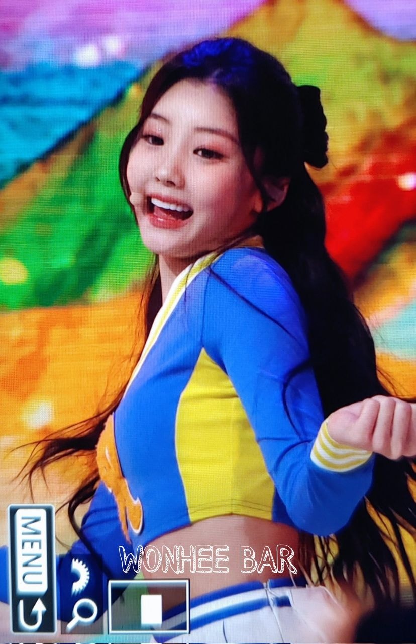 ILLIT Community Post - wonhee Visual 🐿️🤭
