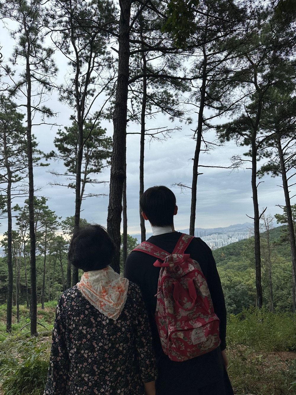 Atbo 커뮤니티 포스트 보트~~ 다들 즐거운 연휴 보내셨나요 저는 이번에 할머니 할아버지랑 같이 등산 다녀왔어요😊