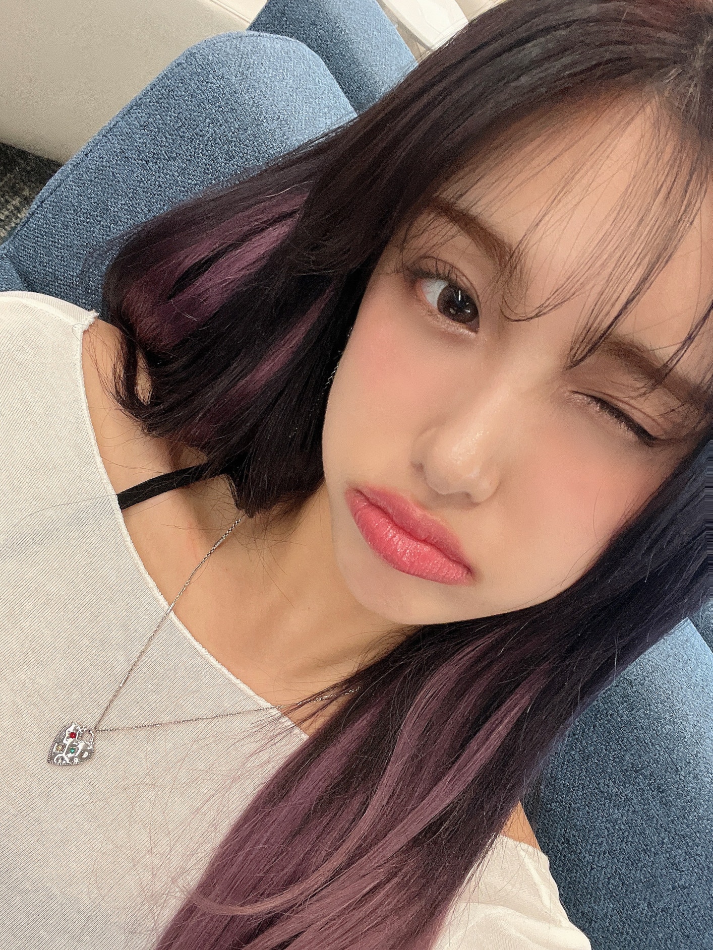 EVERGLOW Community Post - 잘도착했어🥰 - AISHA