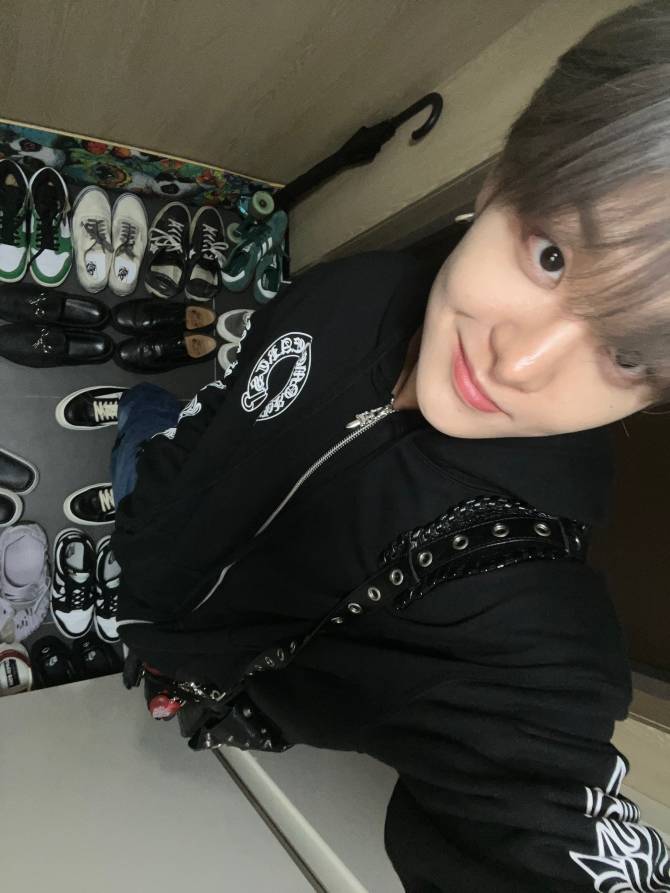 Treasure Community Posts 날이 많이 추워졌네요 🍂 요새 유행하는 감기도 조심하시구 따뜻하게 입고 다니자