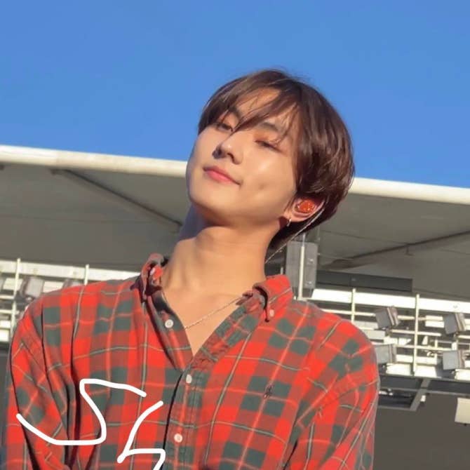 ENHYPEN Community Posts - Jungwon's dimple peeking 😊 ctto