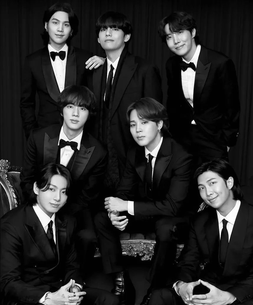 BTS Community Post - 今日はTMA授賞式 生放送やってて BTS は 色々獲得👑してました！ 本人たち不在が 寂しいけど 嬉しい👏 個人的には JINくんの2冠👑 期待して ...