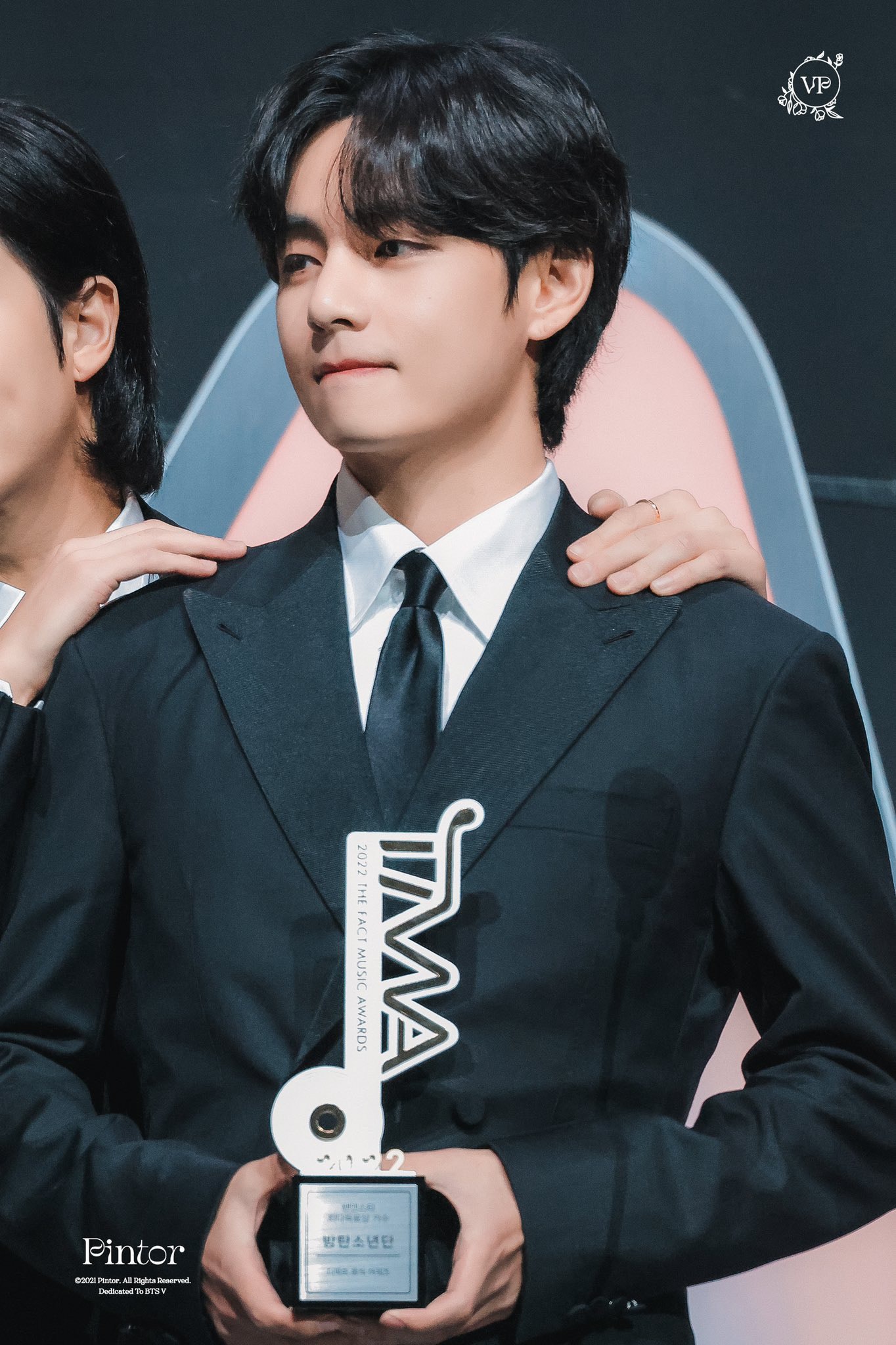 BTS Community Post - 태형씨 저 1400명의 행운아들이 있었으면 좋겠고 언제쯤 여러분들과 함께 노래를 부르고 여러분들을 만날 수 있을까요? 앞으로 더 많은 ...