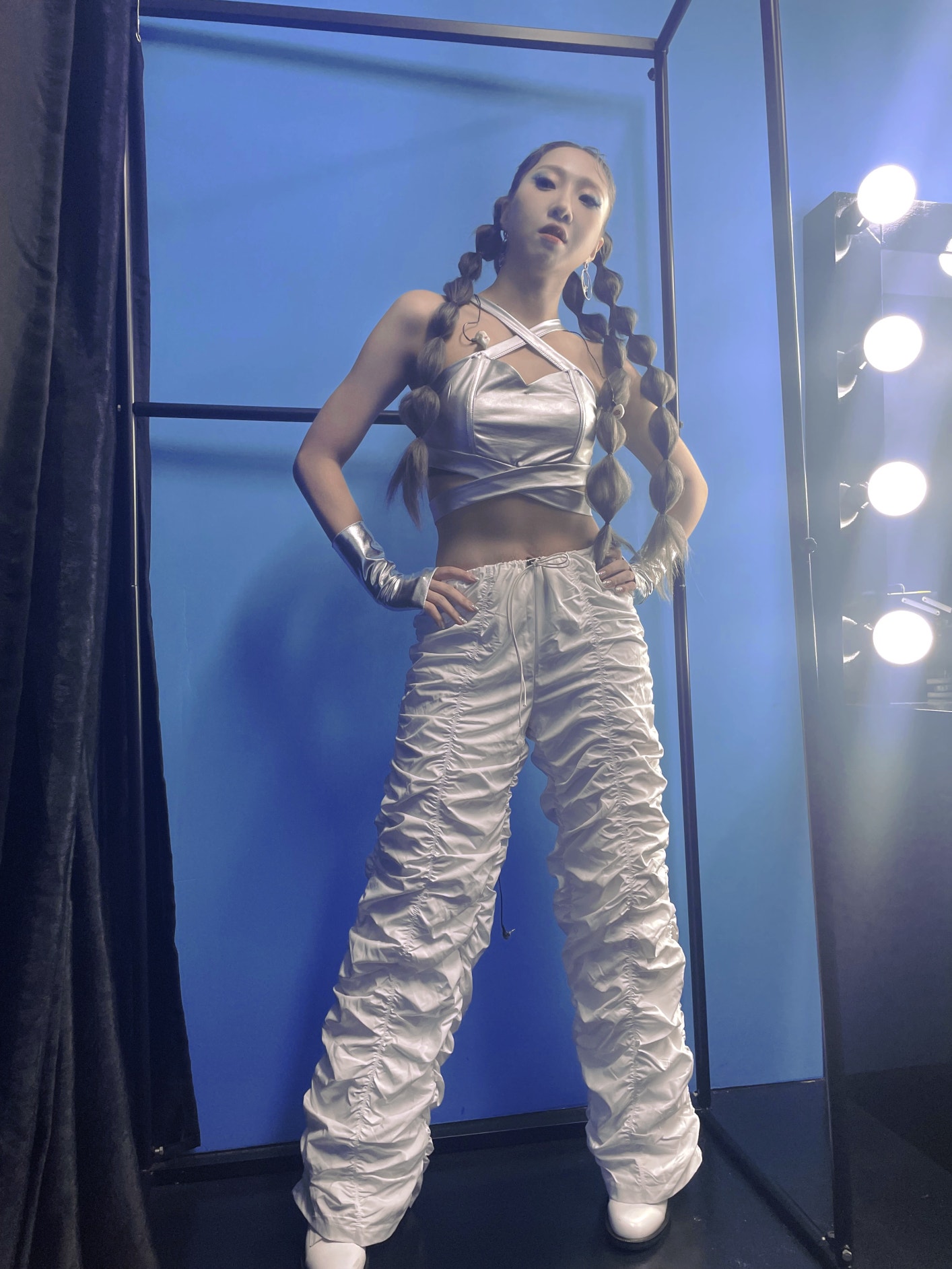 Minzy Community Post 여러분 렛미노 케이팝 꼭 봐쥬세유🩵 아무래도 편하게 알고 지내는 선후배님들과 함께