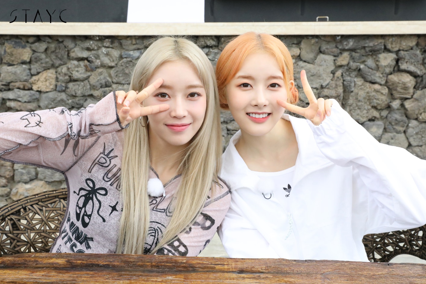 Stayc Community Posts 스윗분들 슽나잇~~~ 오우 저 슽모닝이라고 적을 뻔했어요ㅋㅋ 오늘 하루는