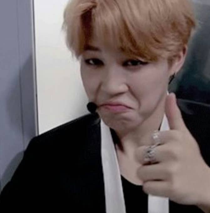 Bts Community Post 지민아 생일 축하해 많은 키스를 보내고 너의 길을 안아주고 좋은 하루 되세요