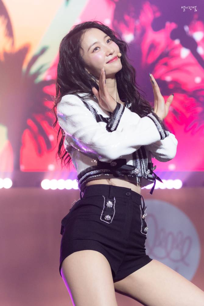 Oh My Girl Community Post 기적을 노래하는 내 가수의 시간💙🌹 사랑하는 유빈시💜 유빈이가 내게 준 힘과