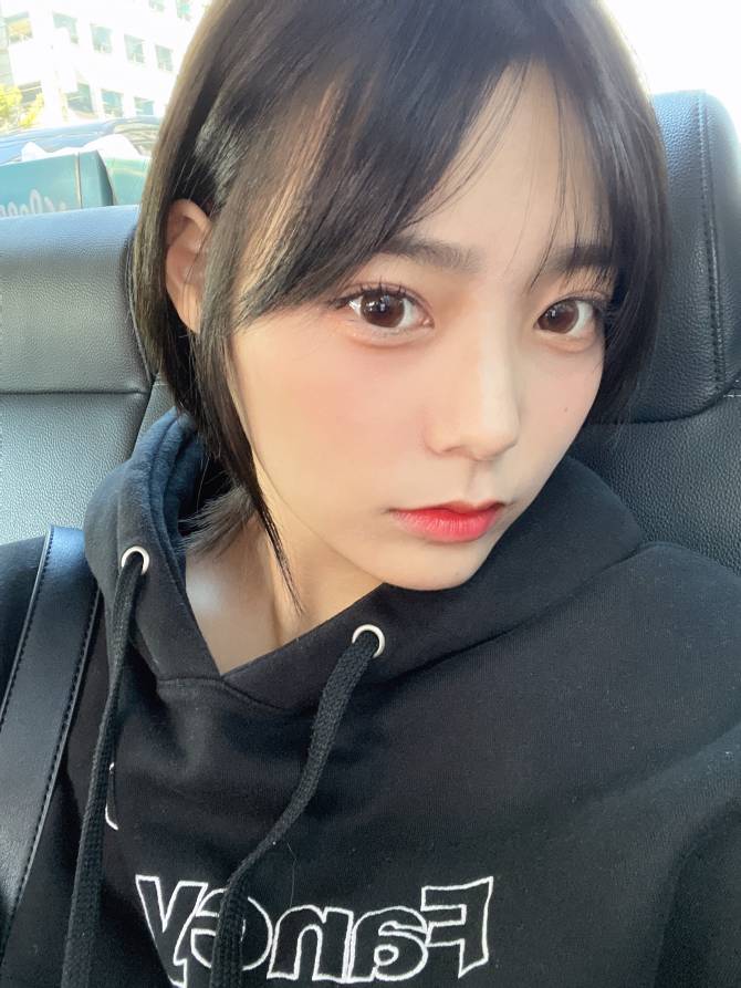 Qwer 커뮤니티 포스트 바위게들~ 안녕 위버스에 Qwer이 등쟝했습니다아💁🏻♀️ 앞으로 위버스 많이 놀러와주세요💚 시요민국 사랑해🤗 愛してるっ Love You