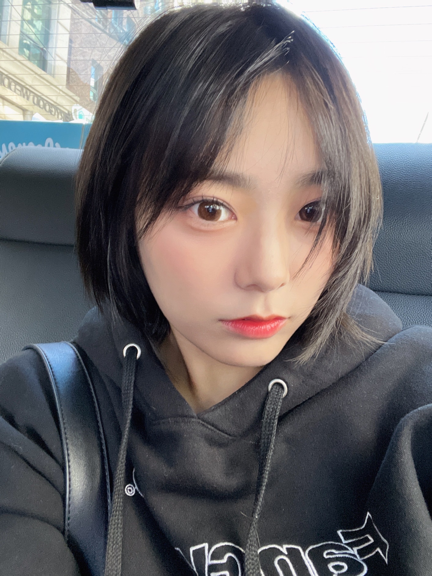 Qwer 커뮤니티 포스트 바위게들~ 안녕 위버스에 Qwer이 등쟝했습니다아💁🏻♀️ 앞으로 위버스 많이 놀러와주세요💚