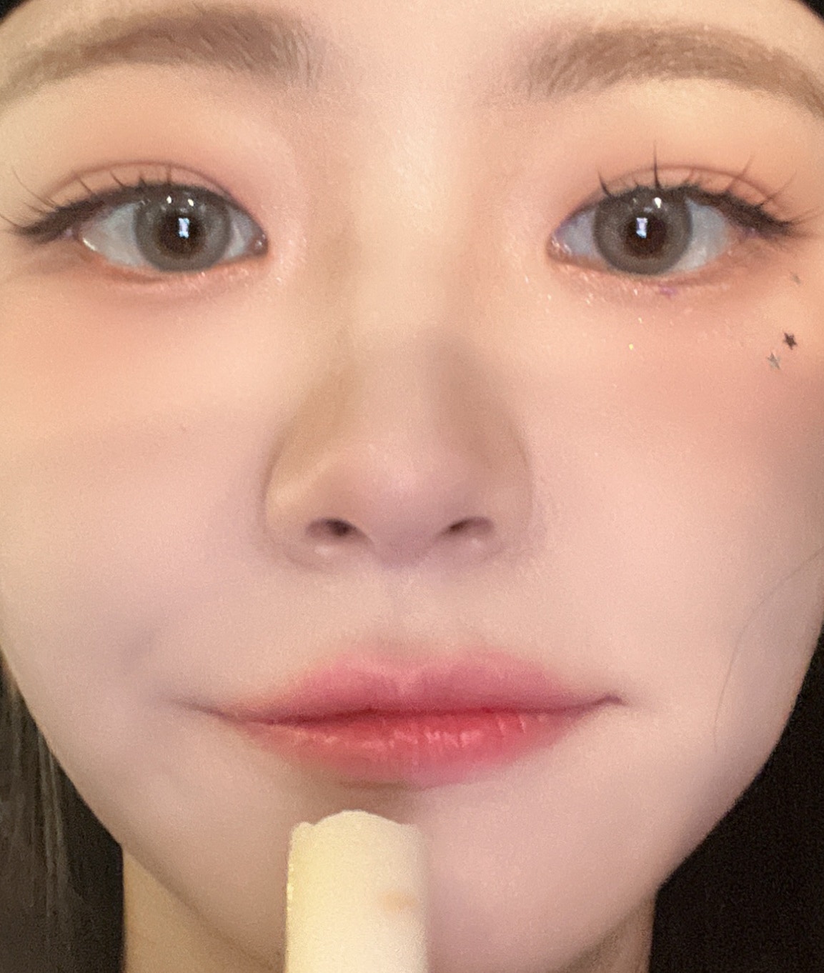 QWER Community Post - 데뷔 D - 1 열심히 준비하고 있는 즁 ️ 드디어 내일 !!! 너무나도 떨리지만 이 떨리는 마음을 연습으로 진정시키고 있습니당 ...