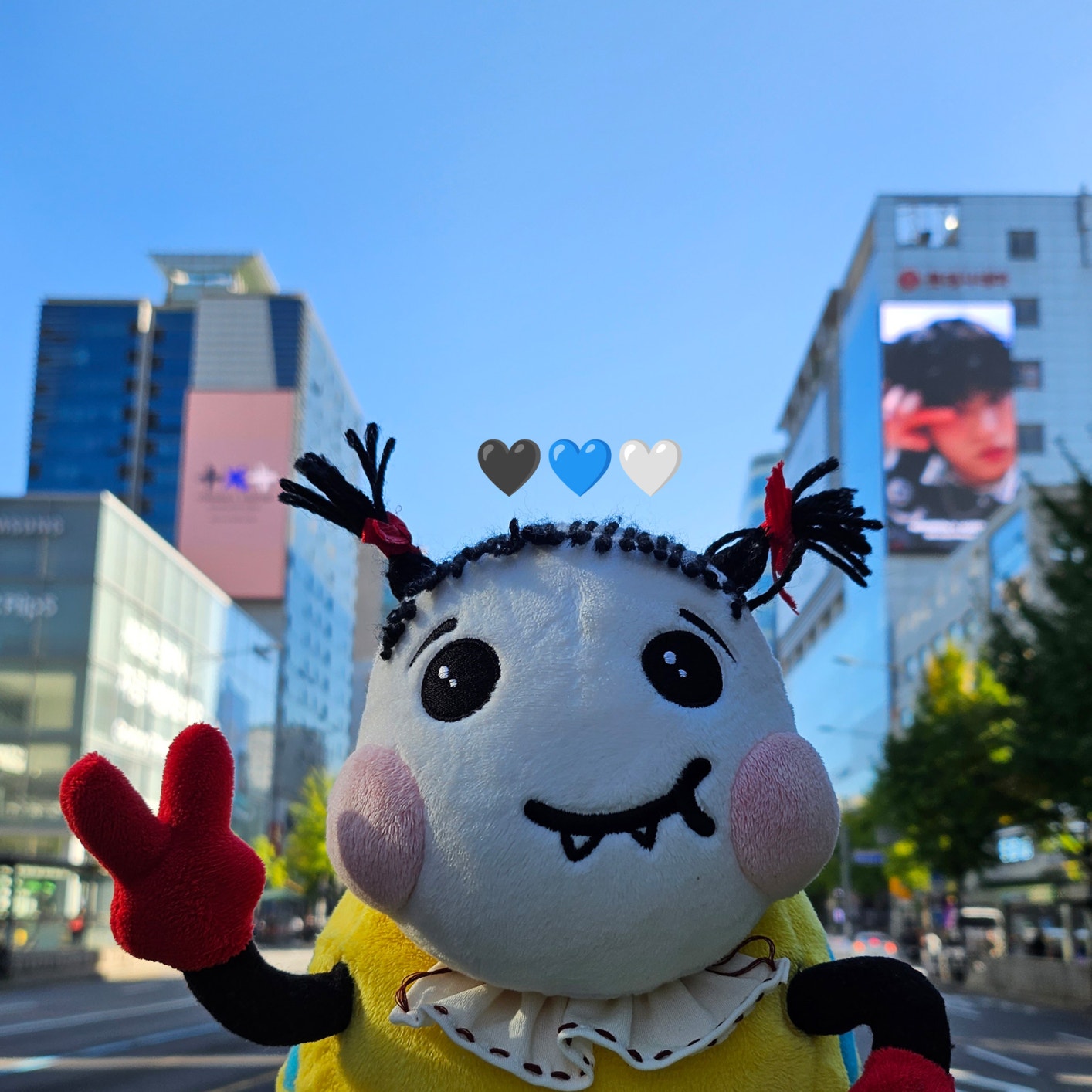 TOMORROW X TOGETHER Community Post - MOA-Hi! Ppulverse here~🚌 Close ...