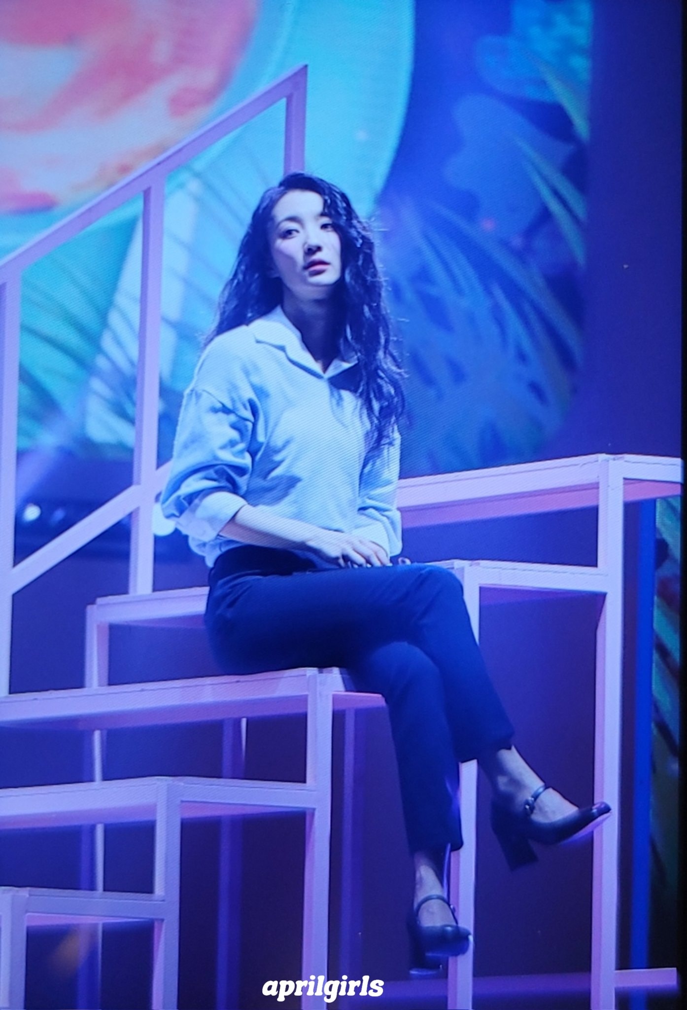 Oh My Girl Community Post 기적을 노래하는 내 가수의 시간💙🌹 사랑하는 유빈시💜 피로와 피곤함에 지친