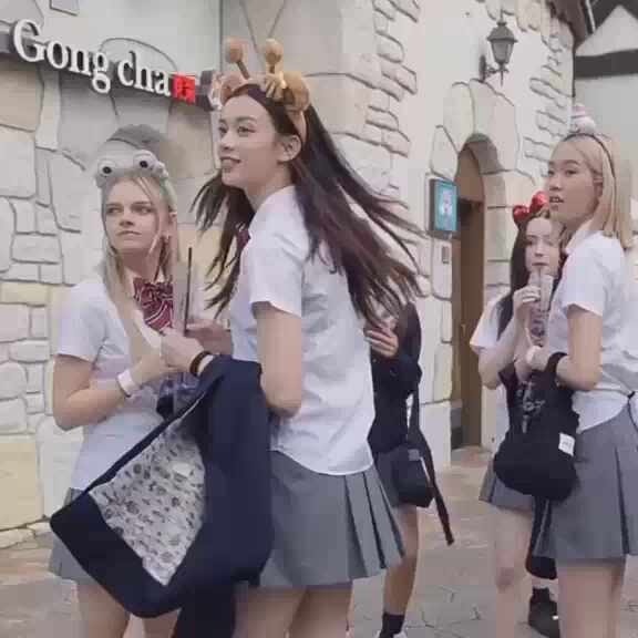 KATSEYE Community Post - my mephia