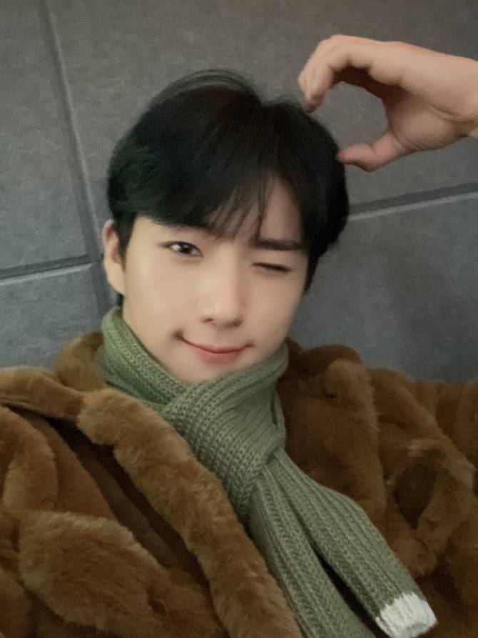 Atbo Community Posts 짠 새로 산 아우터 공개🍂🍁🐻 Jeongseunghwan