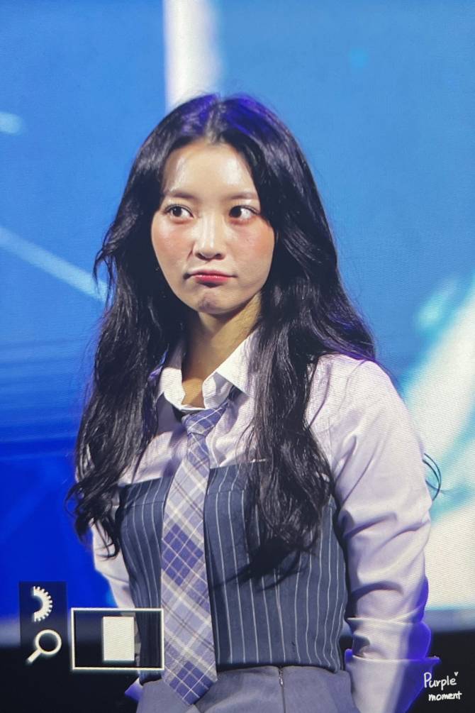 Oh My Girl Community Post 차 안에서 신나게 놀다가 자면 뭔가 꿈을 꿀 것 같은 느낌😌 아무래도 이동