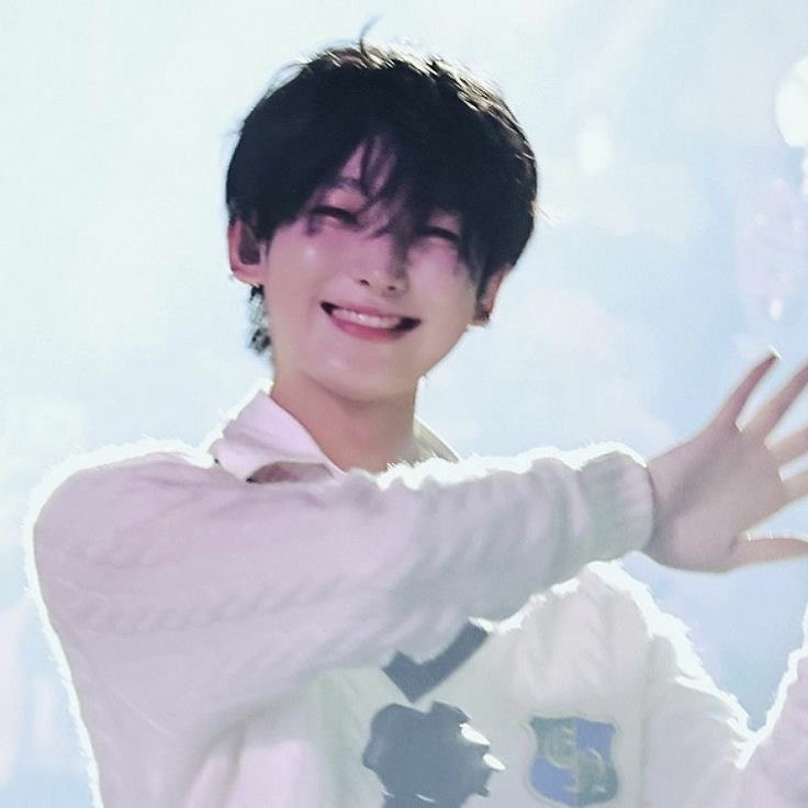 Weverse zone Community Post - Hi cuties! If your room is dirty or messy ...