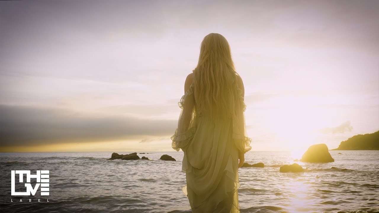 Multimedia de Whee In de Weverse - 휘인(Whee In) - [IN the mood] STORY ...